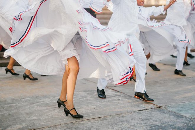 How To Incorporate Cultural Dance Styles Into Your Reception